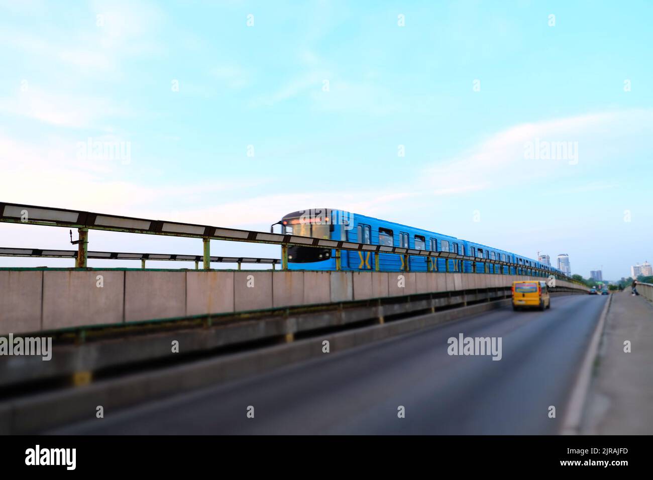 Metro bridge arched road hi-res stock photography and images - Alamy