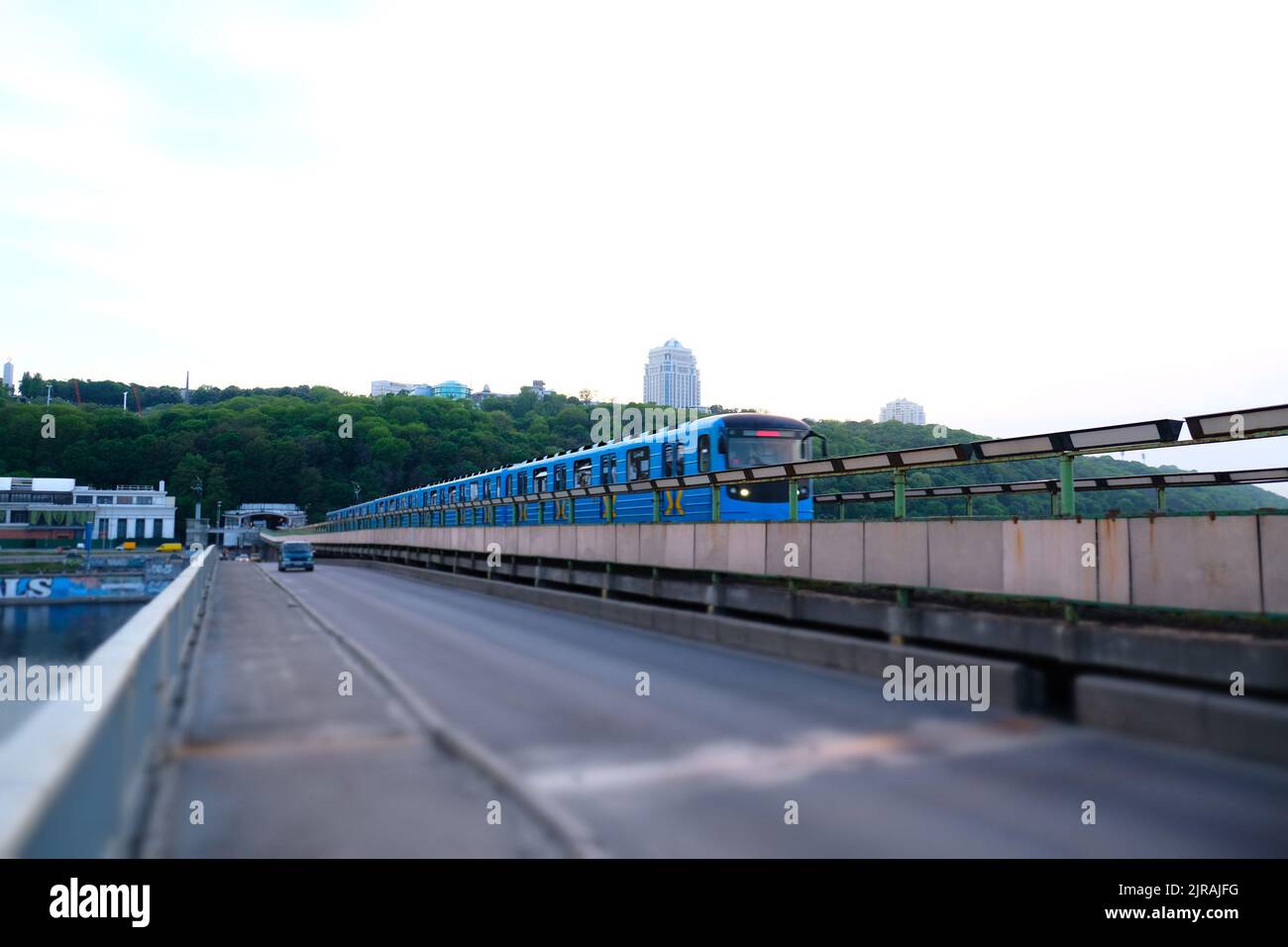 Metro bridge arched road hi-res stock photography and images - Alamy