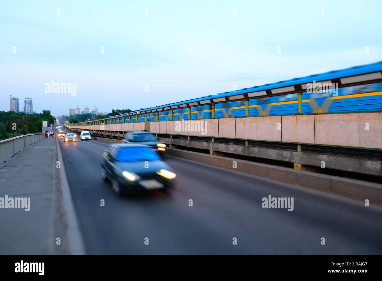 Metro bridge arched road hi-res stock photography and images - Alamy