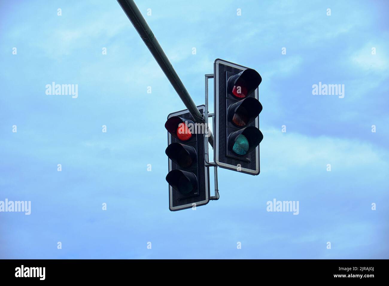 Two traffic lights red and green hi-res stock photography and images ...