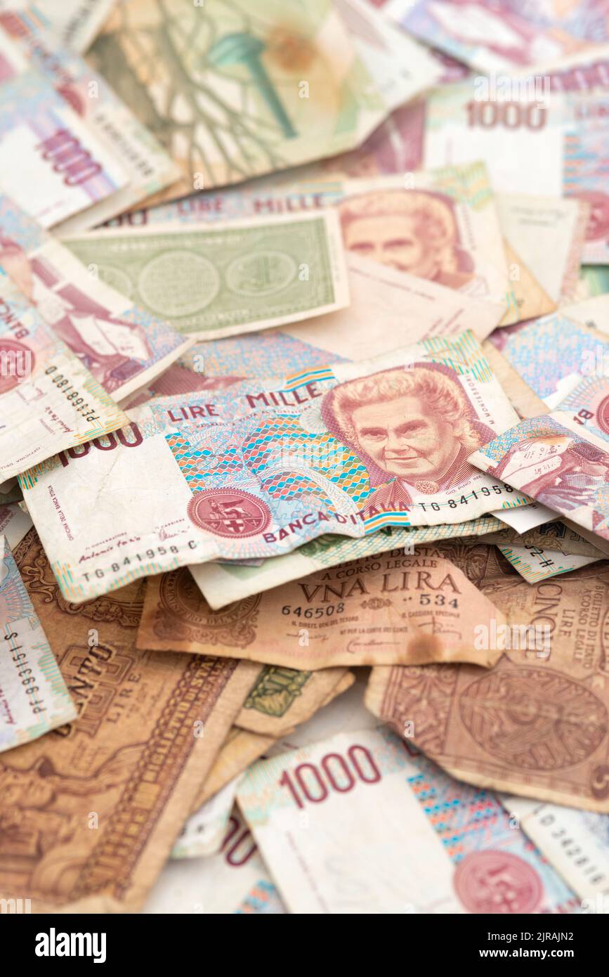 Italian banknotes hi-res stock photography and images - Alamy