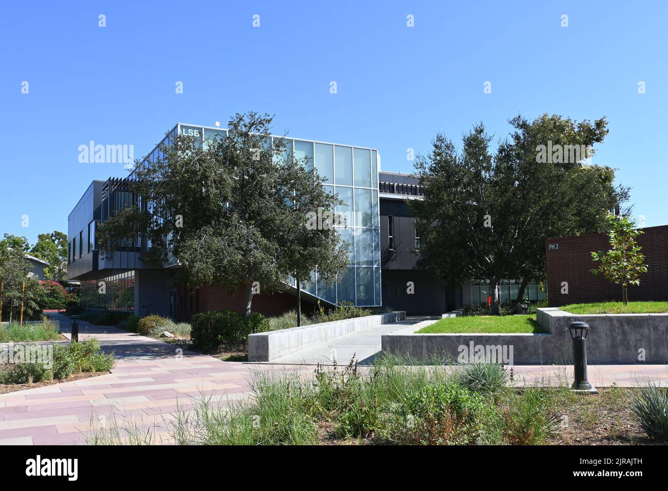 IRVINE, CALIFORNIA - 21 AUG 2022: The Life Sciences Building on the ...