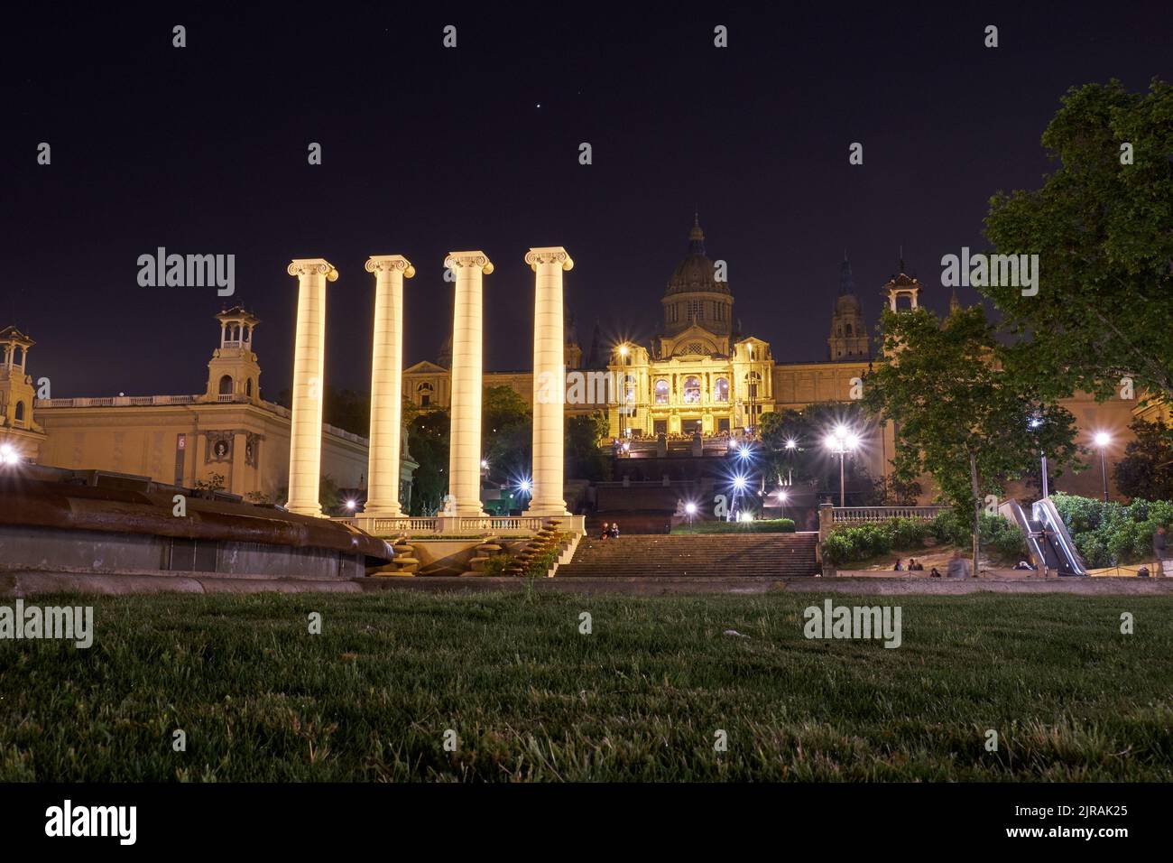The Four Columns in Barcelona Stock Photo - Alamy The Four Columns in Barcelona Stock Photo - Alamy