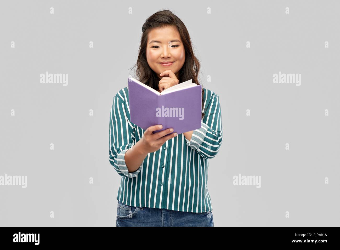 Pretty woman blank book hi-res stock photography and images - Alamy