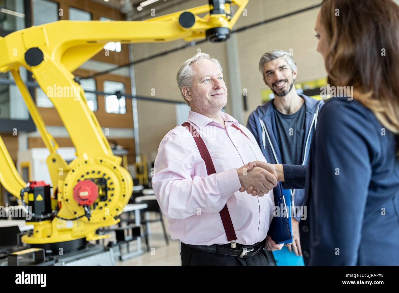 Man and robot shaking hands hi-res stock photography and images - Alamy