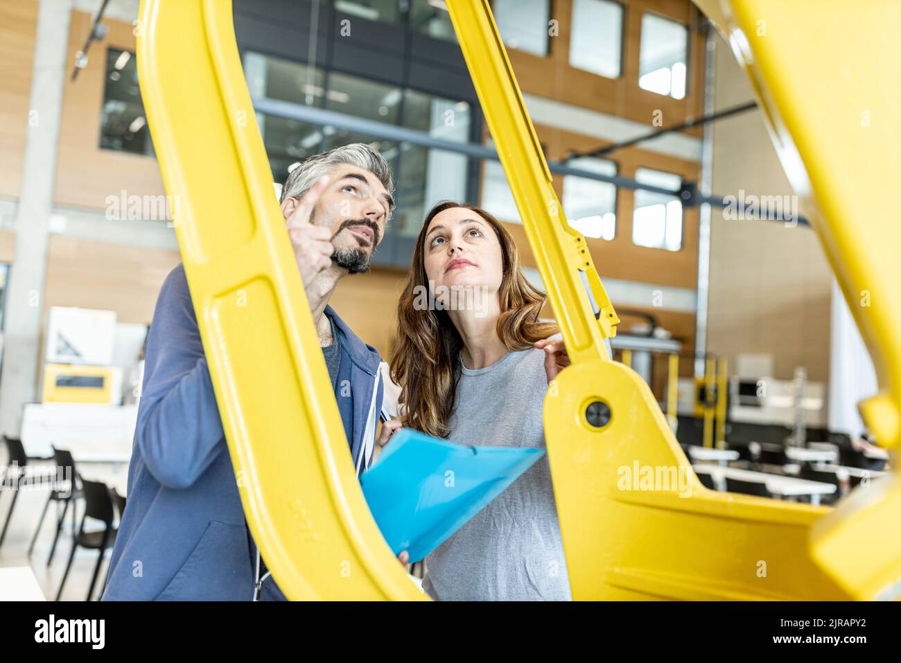 Industrial robot yellow hi-res stock photography and images - Alamy