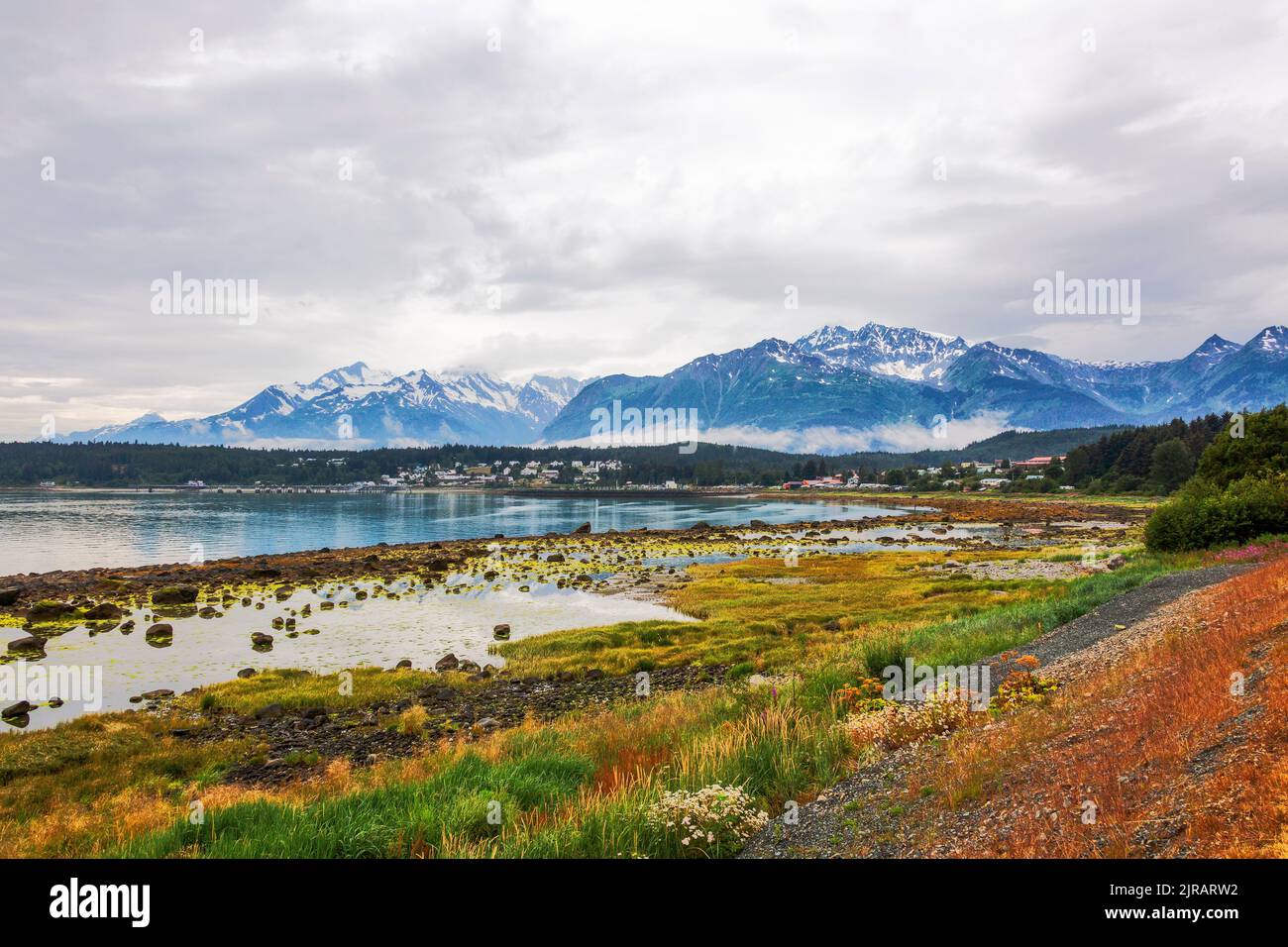 A amazing landscape in Alaska, with a tranquil lake, high mountains ...