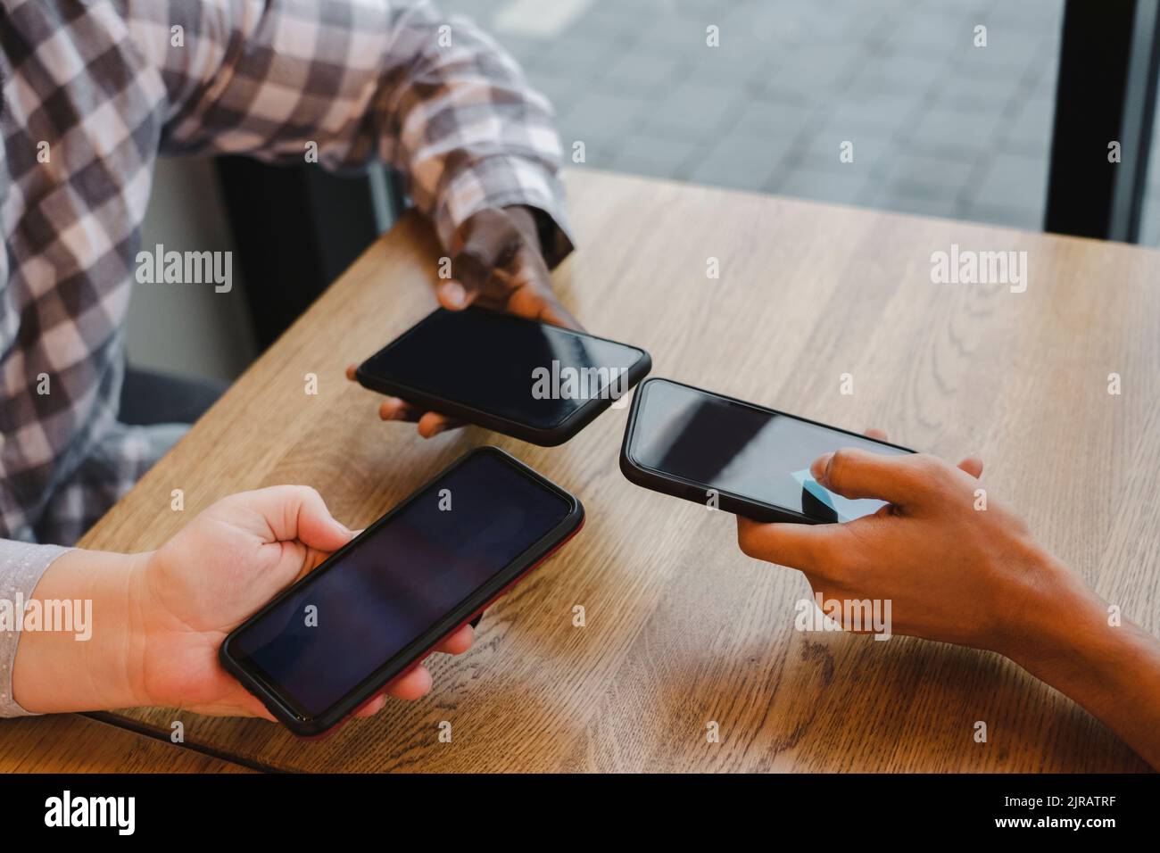 Indian with phones hi-res stock photography and images - Alamy
