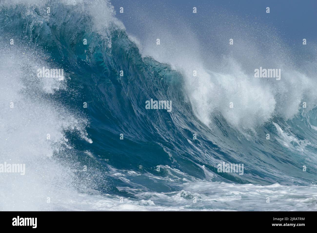 Large splashing breaking wave of Pacific Ocean Stock Photo - Alamy