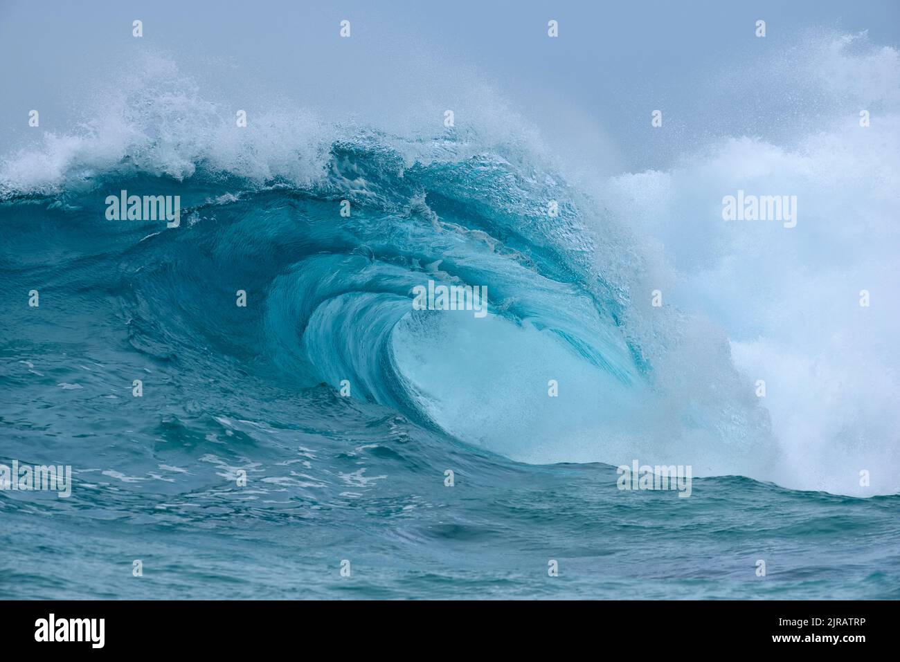 Breaking wave hi-res stock photography and images - Alamy