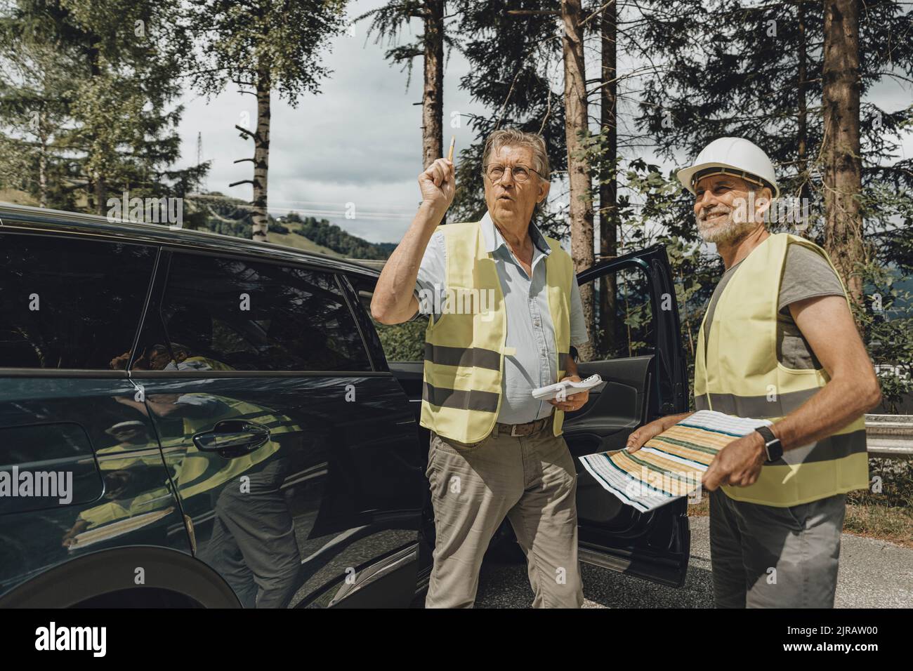 Car engineers hi-res stock photography and images - Alamy