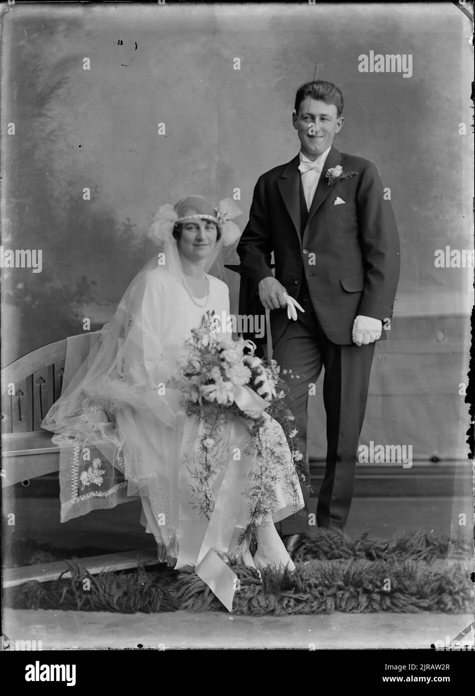 1920 fashion couple Black and White Stock Photos & Images - Alamy