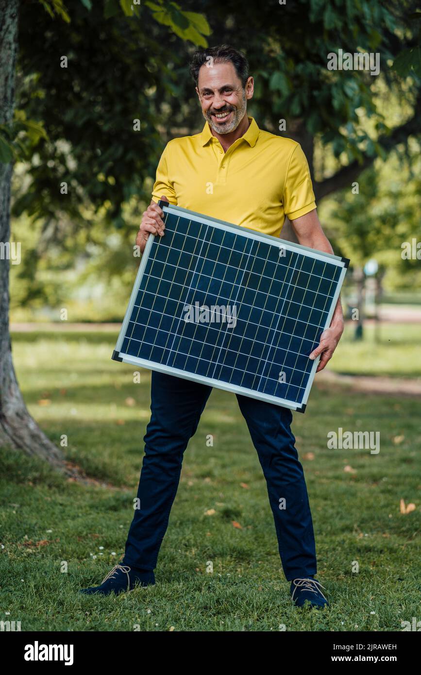 Man holding solar cell hi-res stock photography and images - Alamy