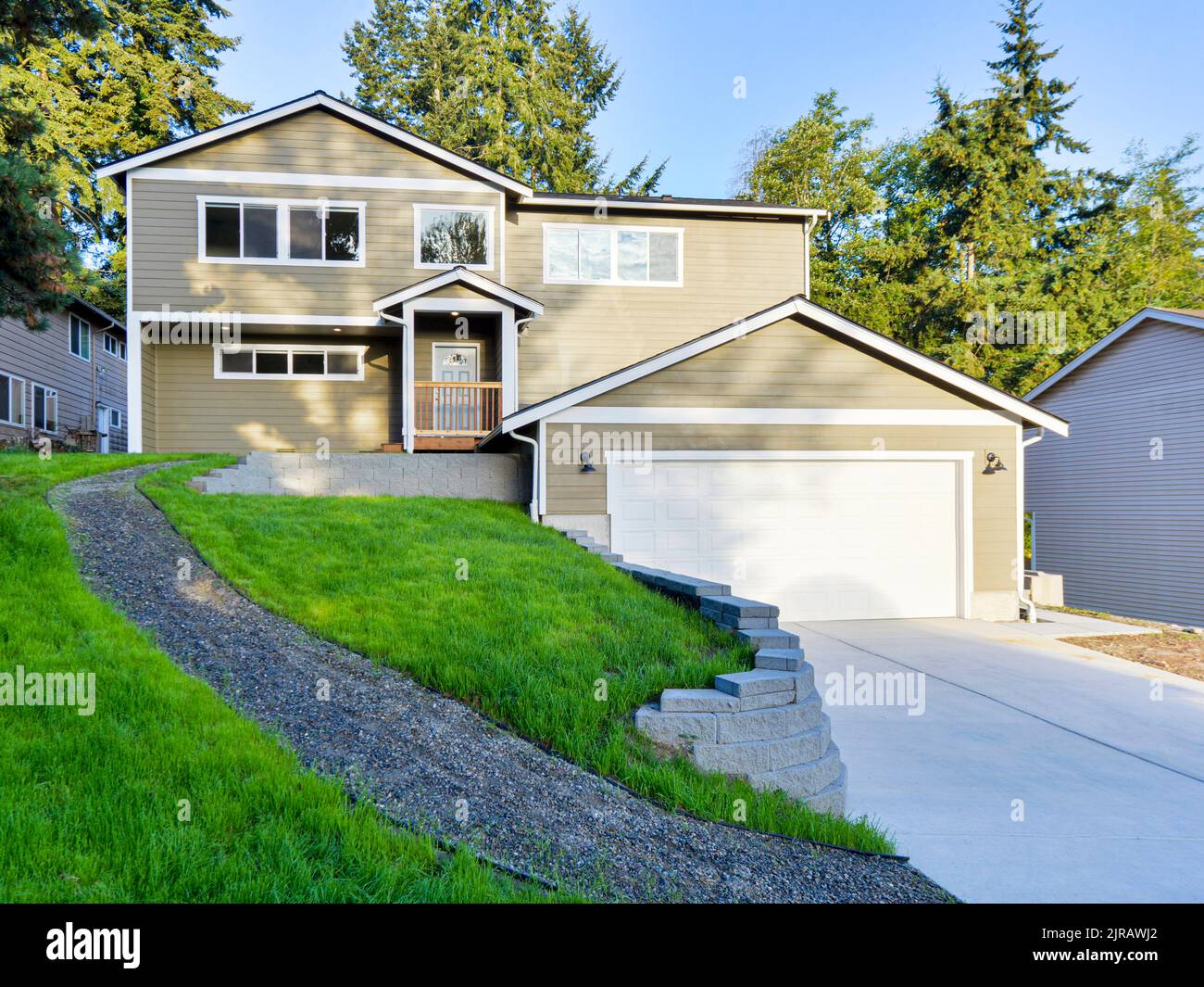Modern residential front exterior Stock Photo - Alamy