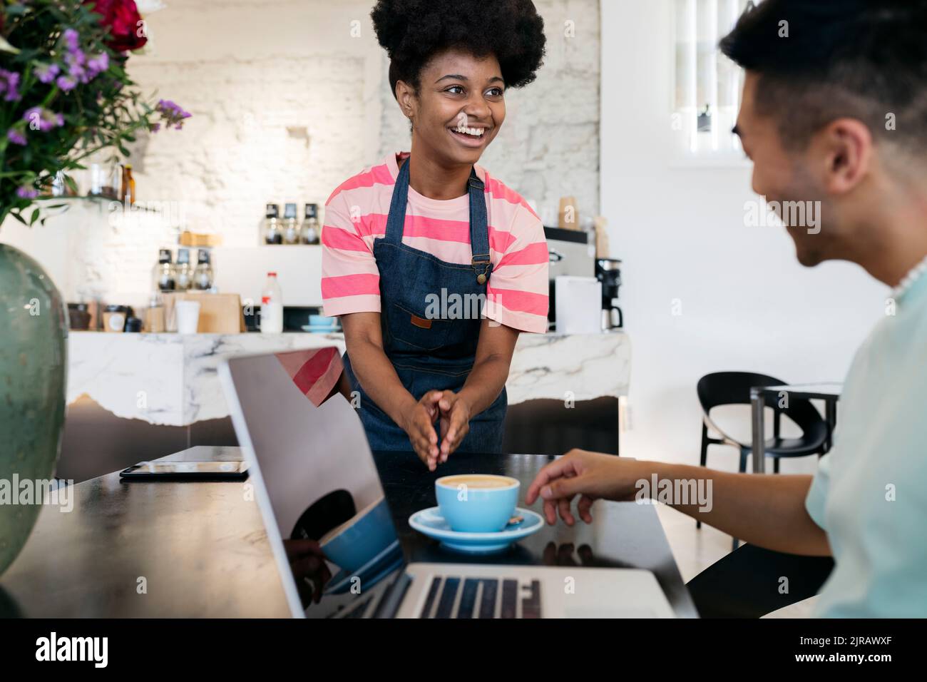 Employee talking to customer hi-res stock photography and images - Alamy