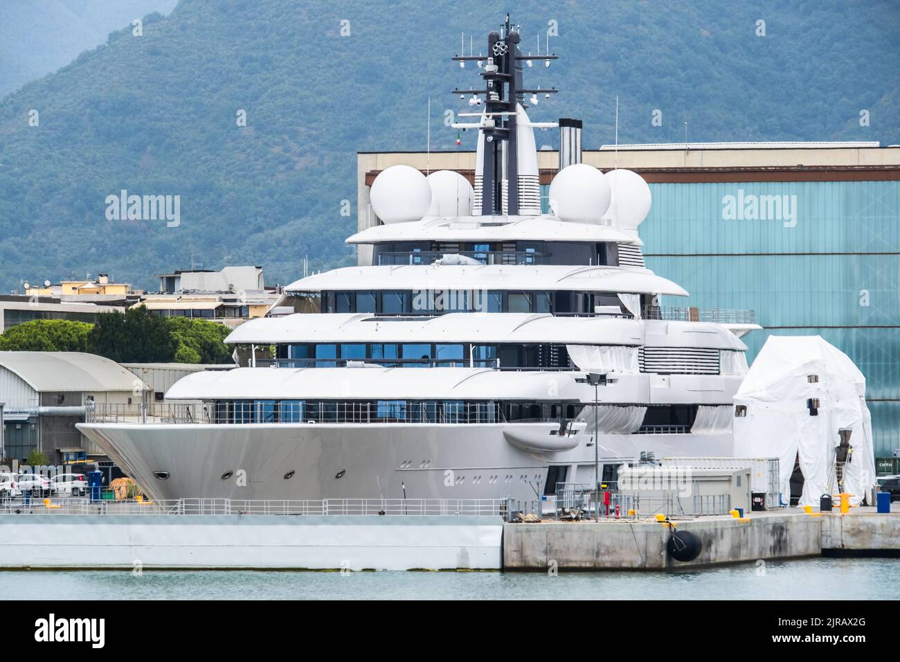 Superyacht o Russian President Vladimir Putin The Scheherazade 459-foot ...