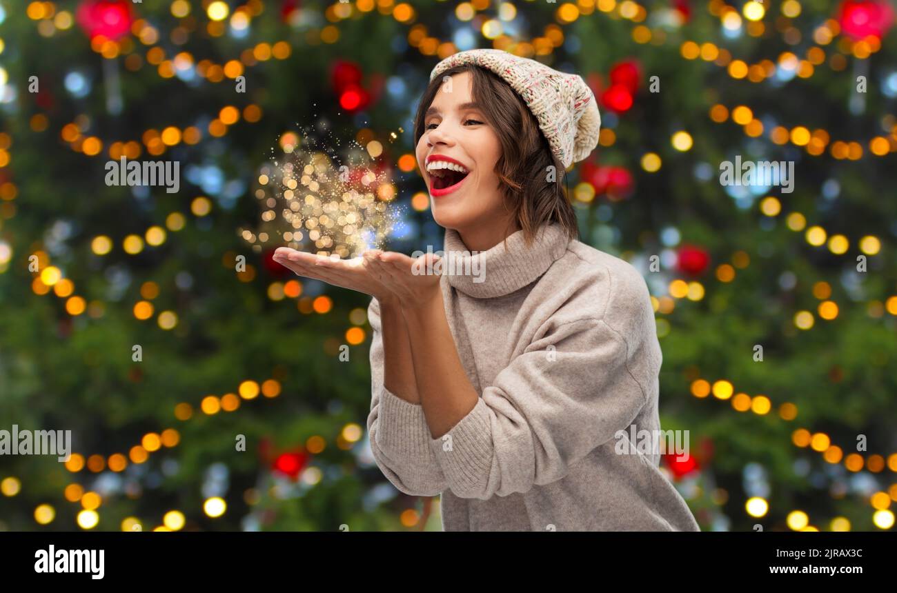 Hand christmas jumper hi-res stock photography and images - Alamy