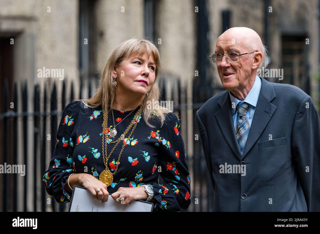 With her son cameron hi-res stock photography and images - Alamy