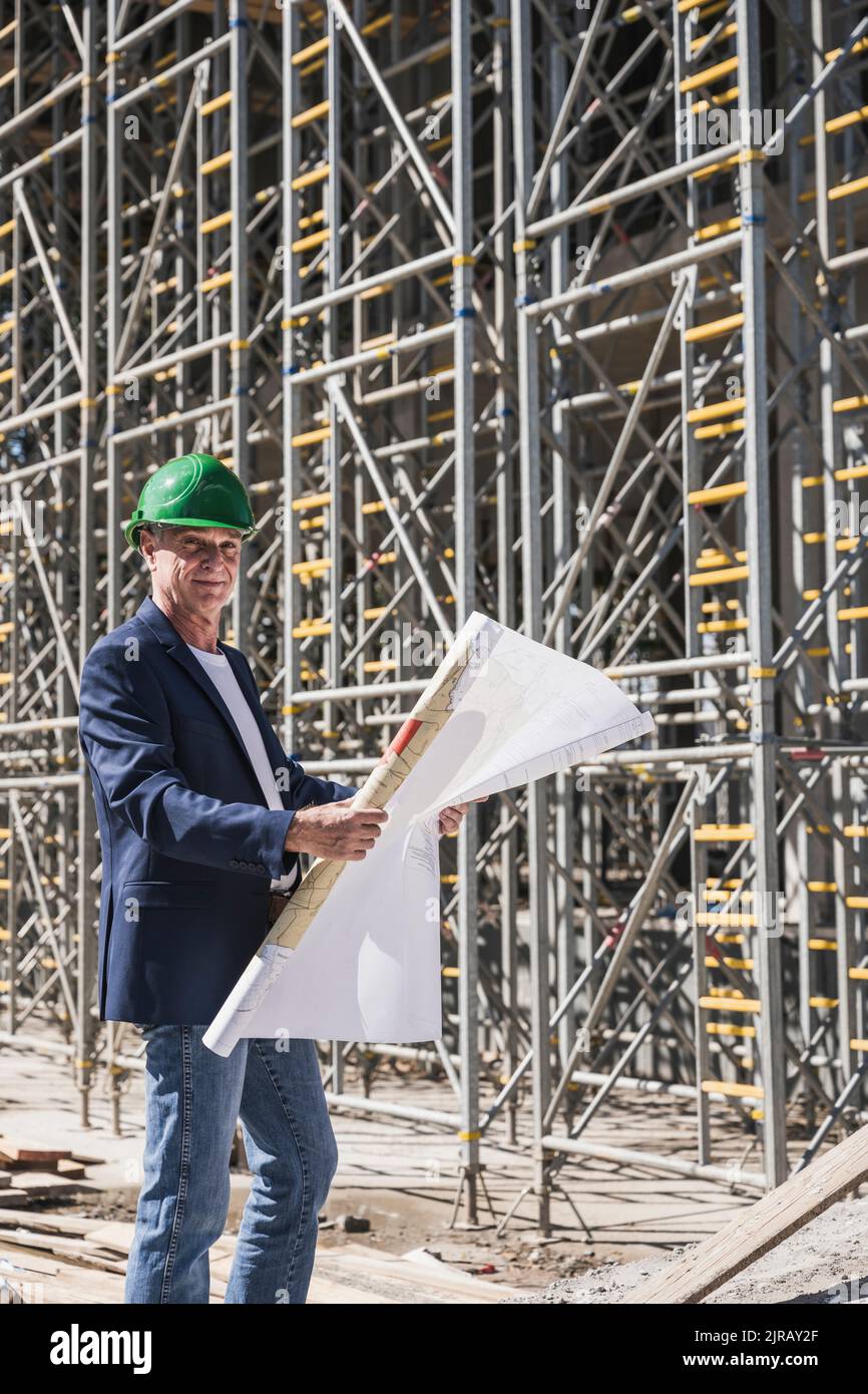 Engineer building site scaffold hi-res stock photography and images - Alamy