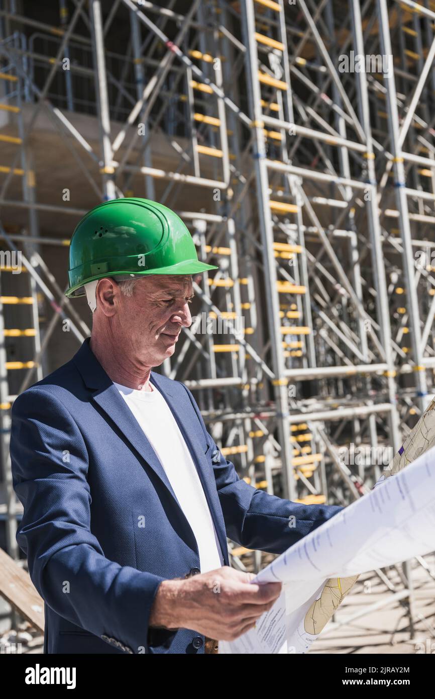 Engineer building site scaffold hi-res stock photography and images - Alamy