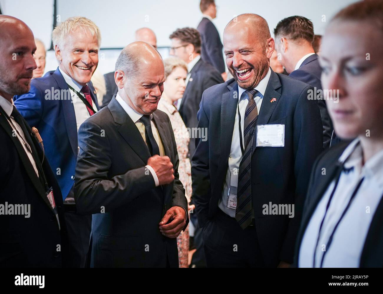 Toronto, Canada. 23rd Aug, 2022. German Chancellor Olaf Scholz (l, SPD ...
