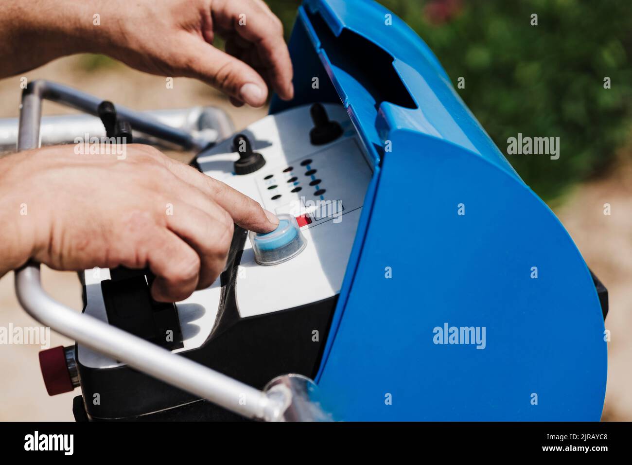 Electrician operating hydraulic platform hi-res stock photography and ...
