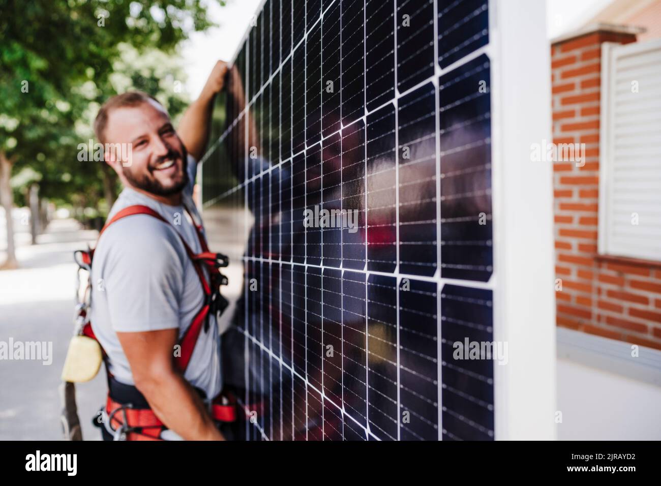 Man carrying solar panel hi-res stock photography and images - Alamy