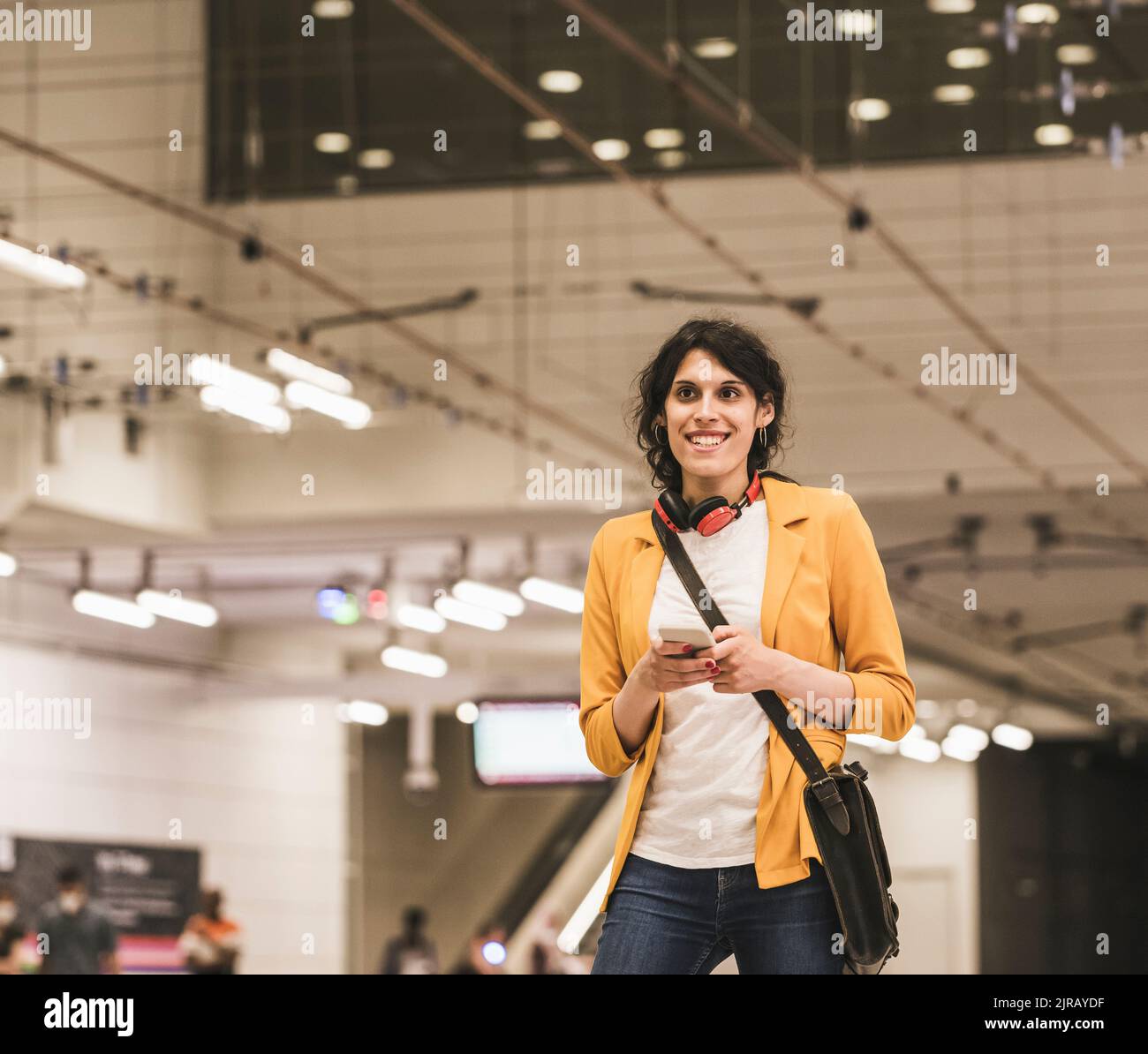 Transgender woman chatting on phone hi-res stock photography and images ...