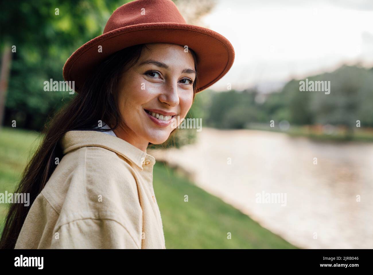 Happy summer woman hat hi-res stock photography and images - Alamy
