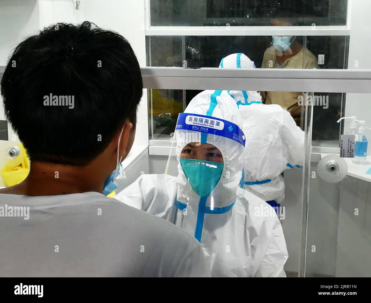 Citizens lined up at night for large-scale nucleic acid testing in ...