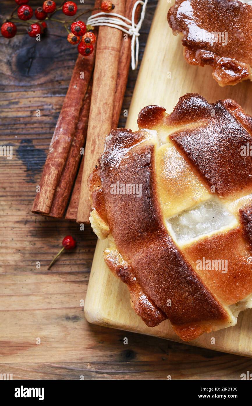 Traditional apple pie. Party dessert Stock Photo - Alamy
