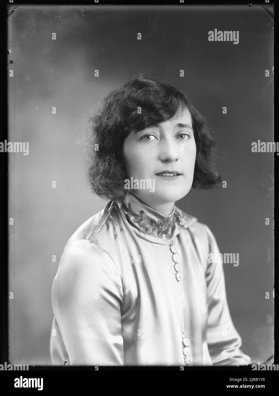 Mrs Don 6x8 coupon, circa 1920, Wellington, by Berry & Co Stock Photo ...