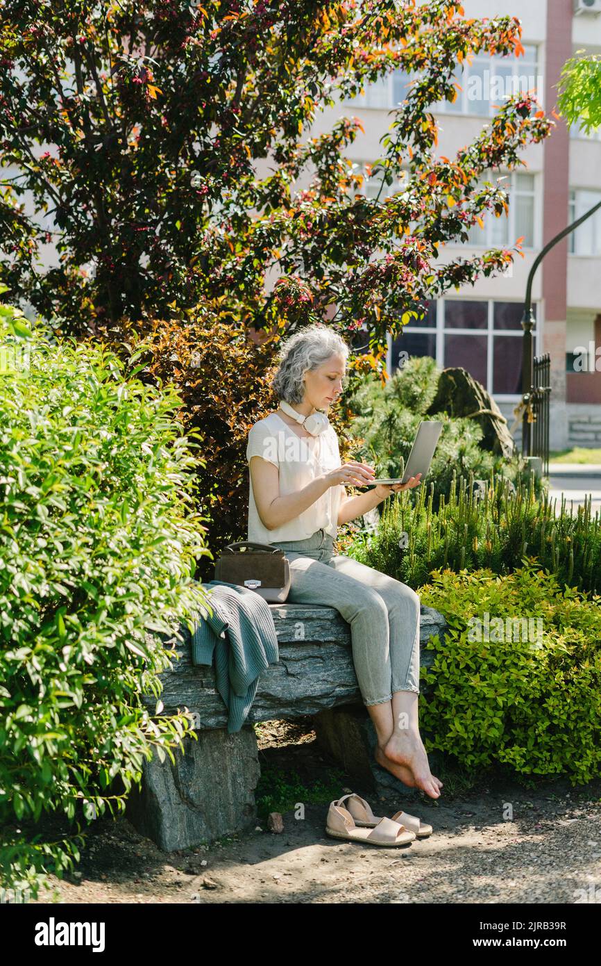 Rock bench hi-res stock photography and images - Alamy