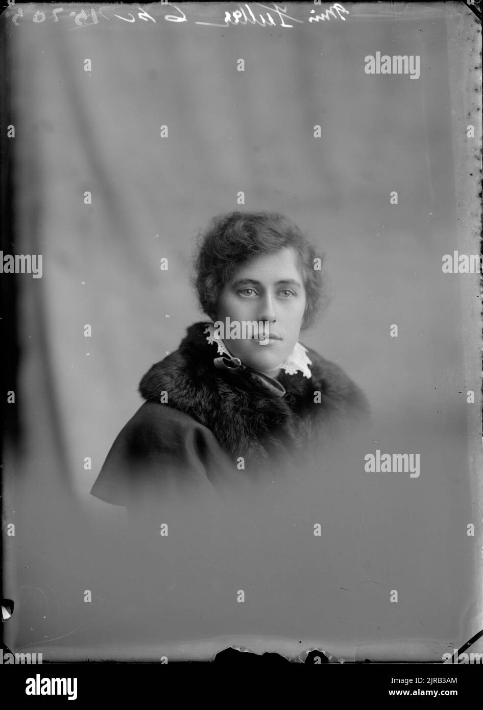 Miss Fuller 6 PC, circa 1920, Wellington, by Berry & Co Stock Photo - Alamy