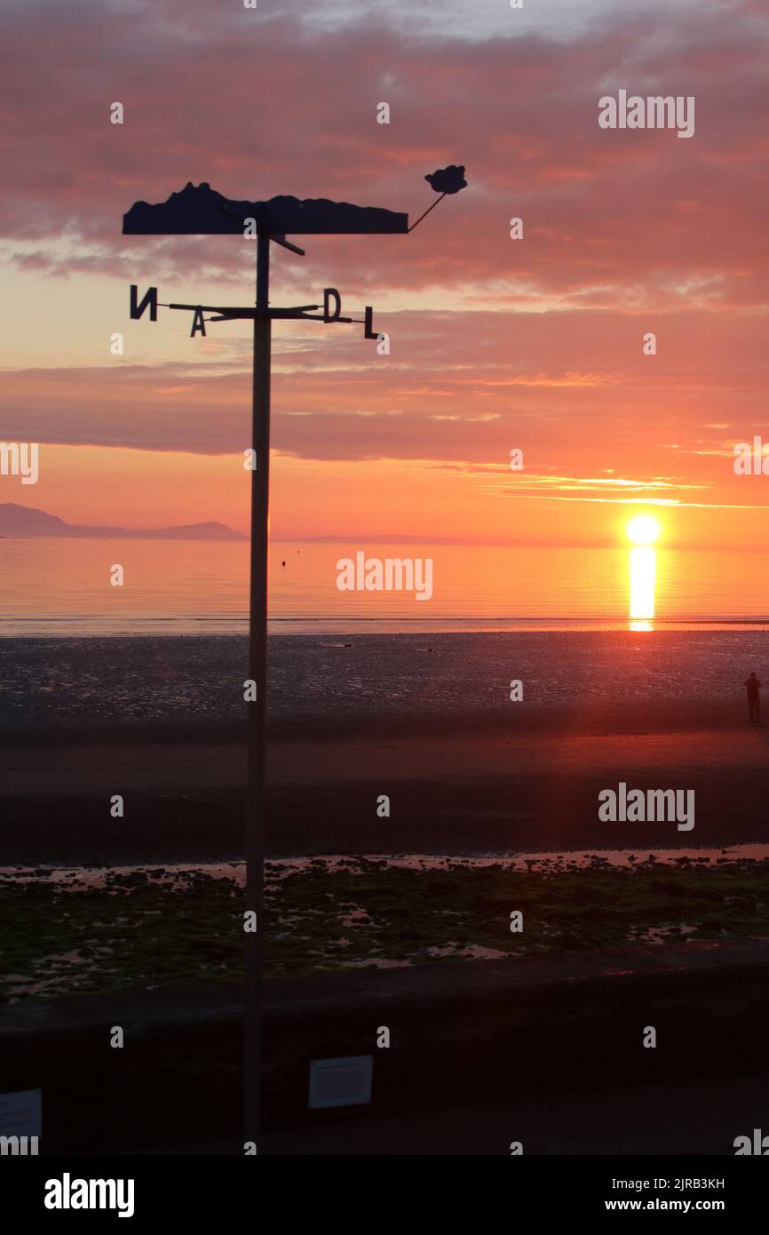 Prestwick, Ayrshire, Scotland, UK. The sun sets of the Firth of Clyde ...
