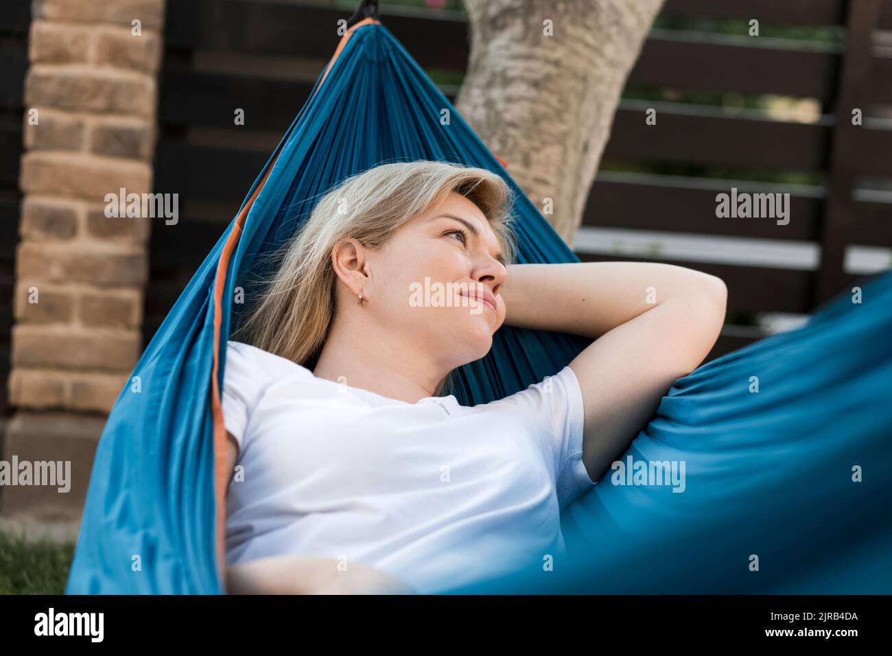 Hammock woman 45 hi-res stock photography and images - Alamy