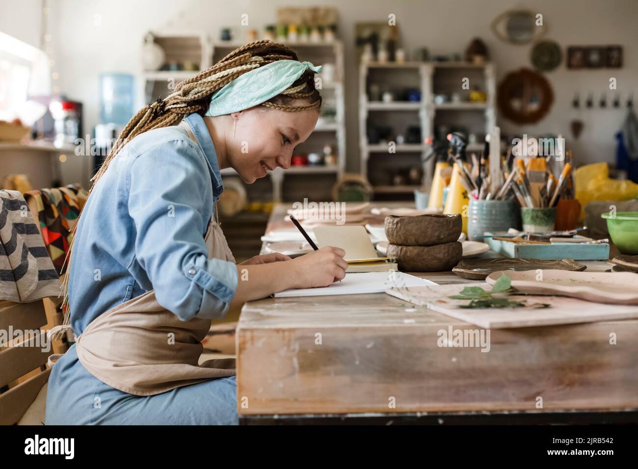 Apron drawing hi-res stock photography and images - Alamy
