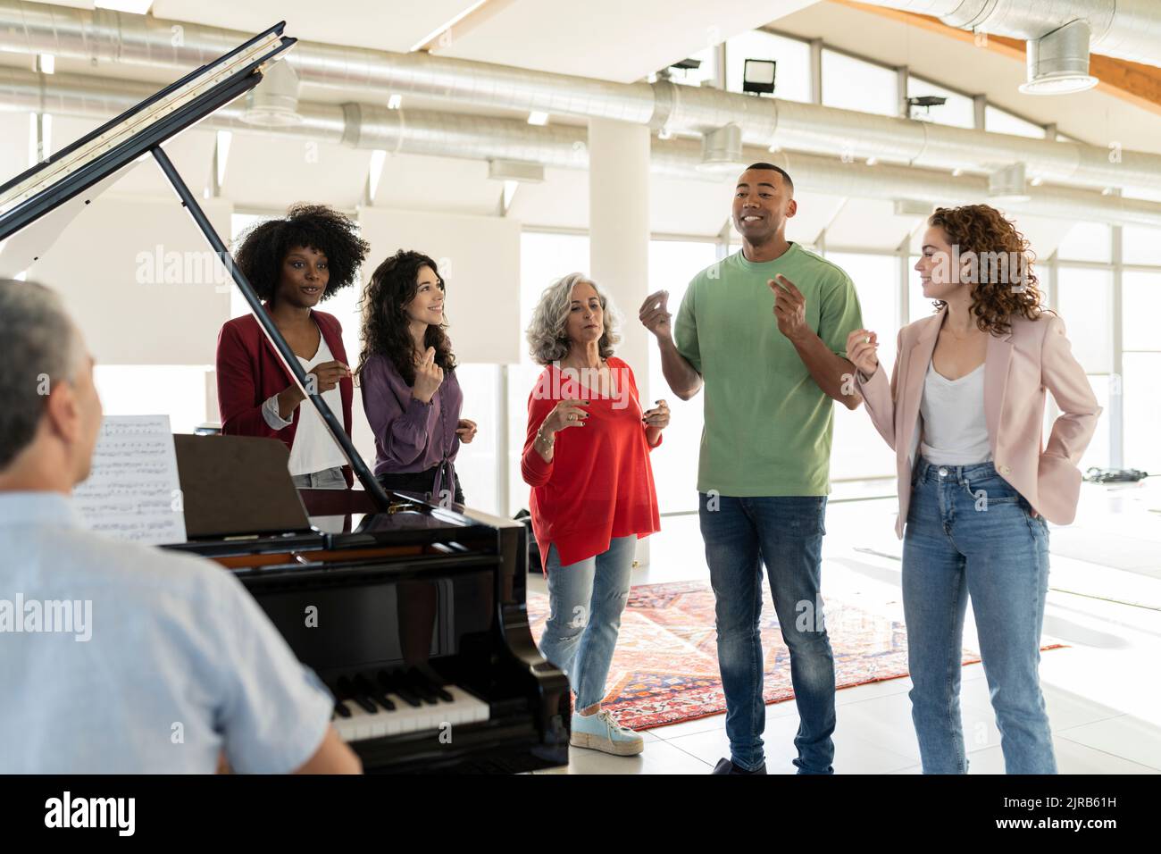Snapping fingers hi-res stock photography and images - Alamy