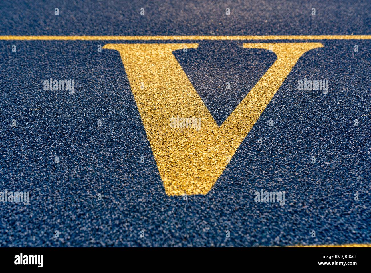 New blue running track hi-res stock photography and images - Alamy