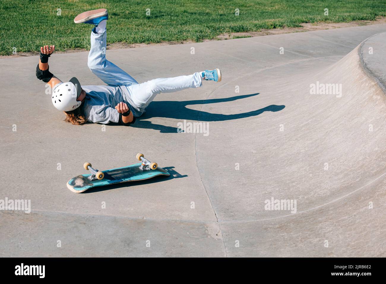 Falling concrete hi-res stock photography and images - Alamy