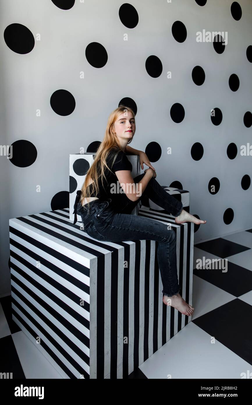 Shape box hi-res stock photography and images - Alamy