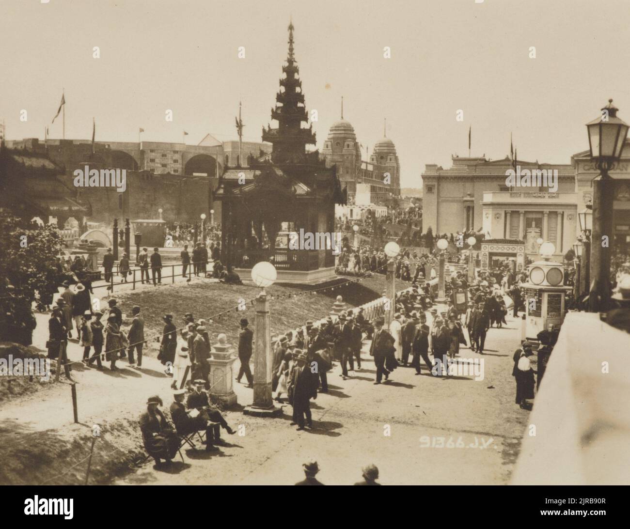 View from kings gate wembley exhibition hi-res stock photography and ...