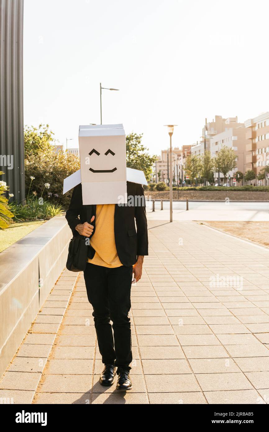 Cardboard robot costume hi-res stock photography and images - Alamy