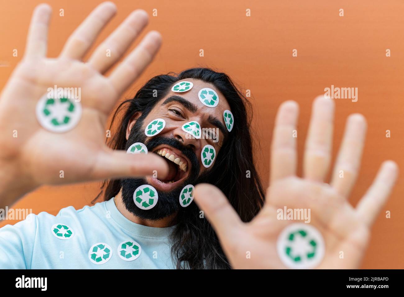 Shouting wall hi-res stock photography and images - Alamy