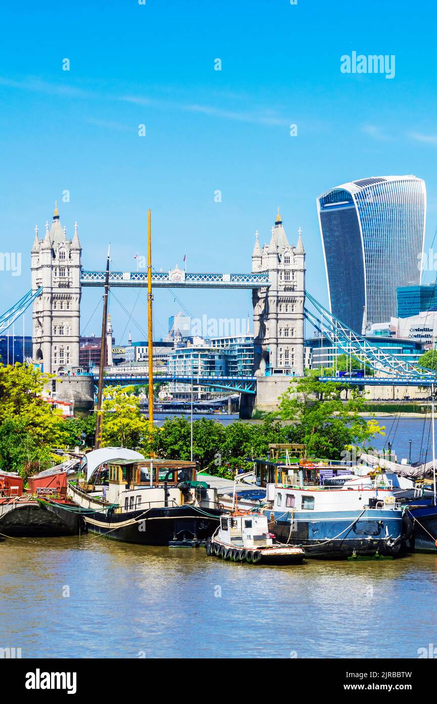 London boats hi-res stock photography and images - Alamy