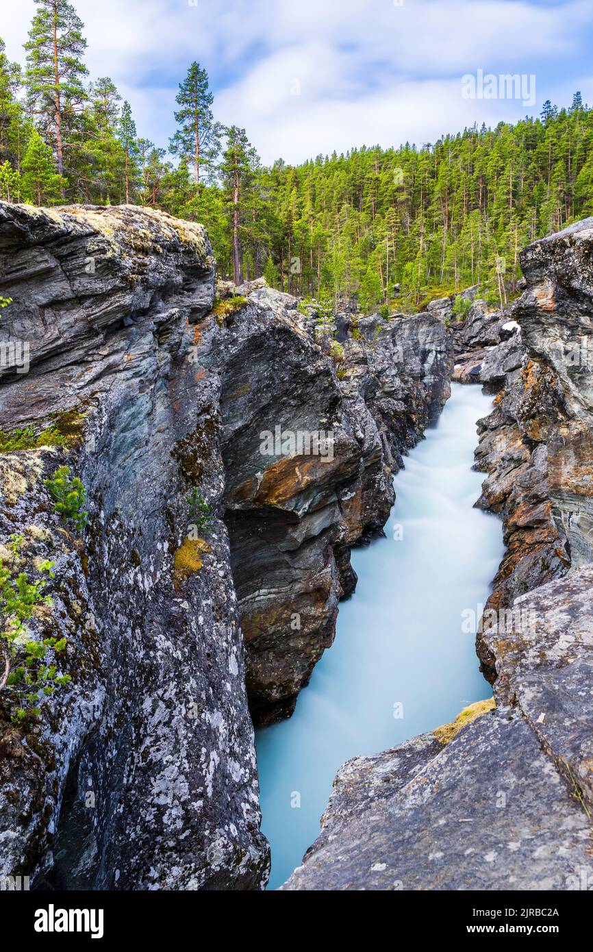 River sjoa in ridderspranget ravine hi-res stock photography and images ...