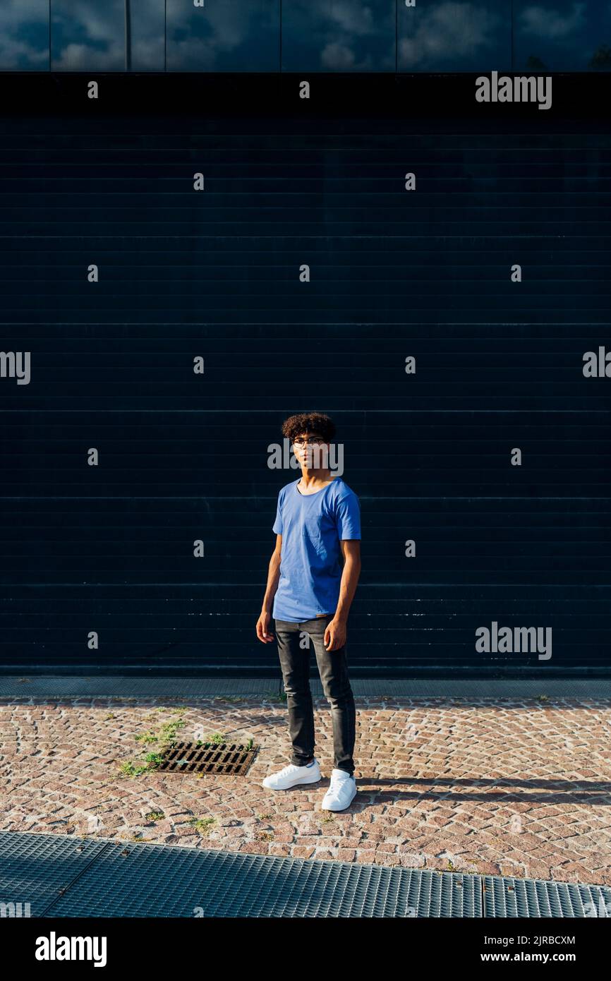 Man standing wall hi-res stock photography and images - Alamy