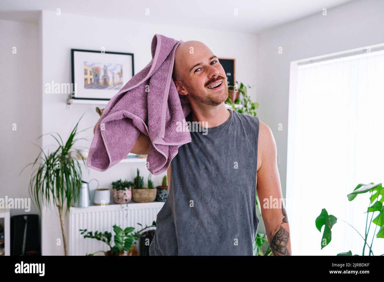 Wiping his head hi-res stock photography and images - Alamy