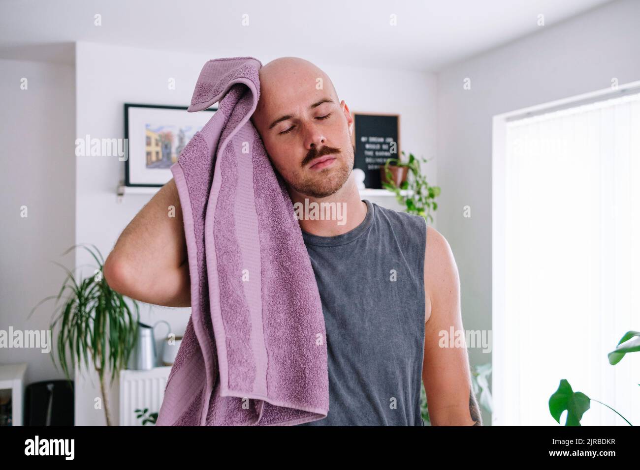 Wiping his head hi-res stock photography and images - Alamy