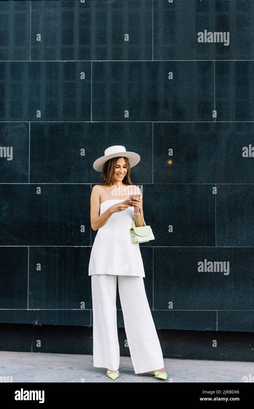 Stylish young woman standing hi-res stock photography and images - Alamy